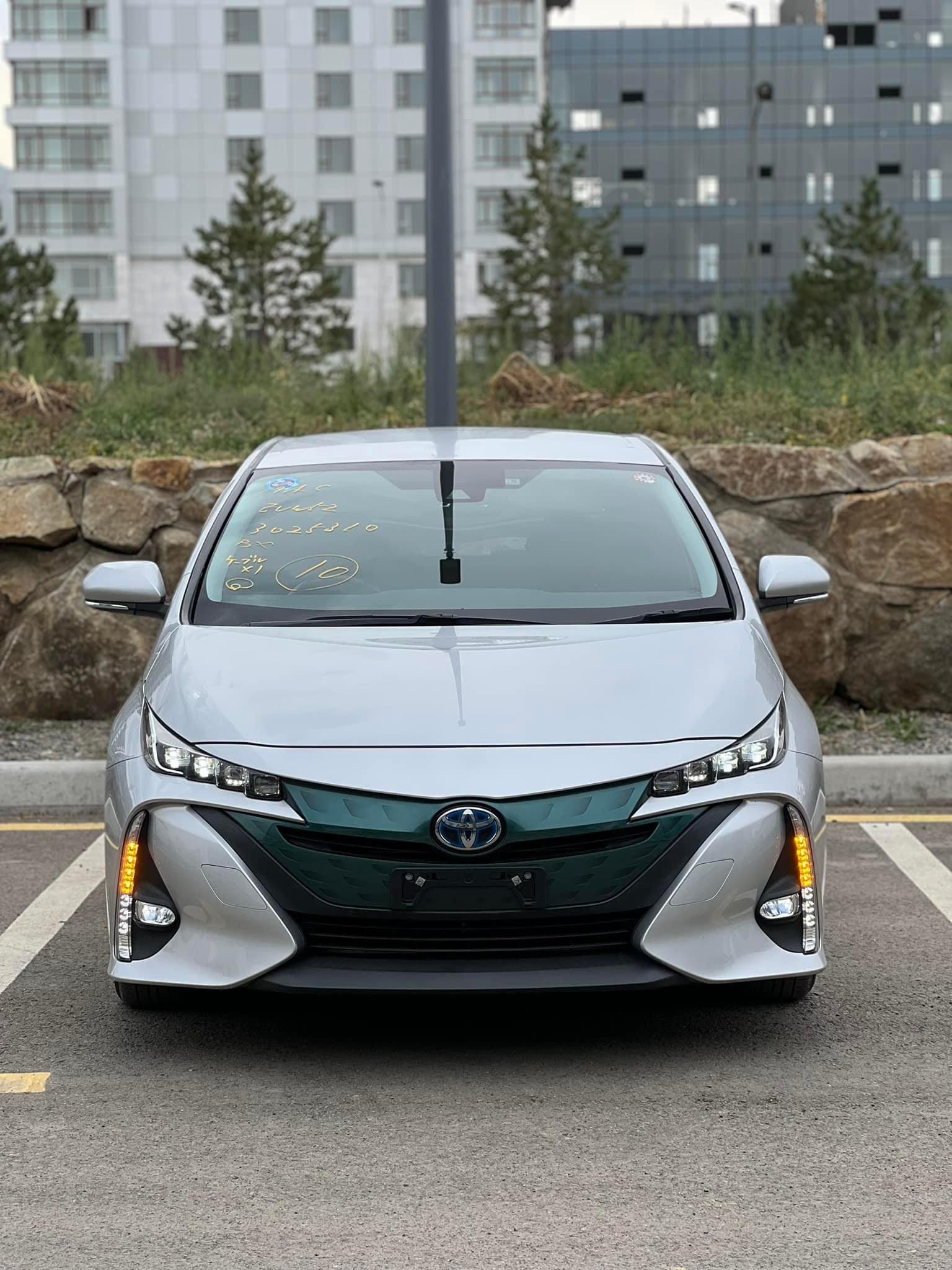 2017 Toyota Prius 52 | Үнэ: 42 сая